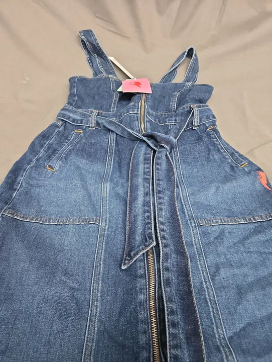 Lot 9201: SCAMP & DUDE ADULTS DENIM SCALLOP STRAPPY SUNDRESS DENIM ...
