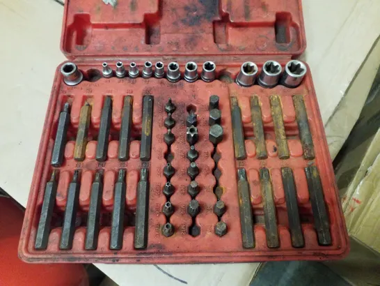 Lot 113: CLARKE PRO164 1/4", 3/8" & 1/2" DRIVE TORX-STAR® / SPLINE ...