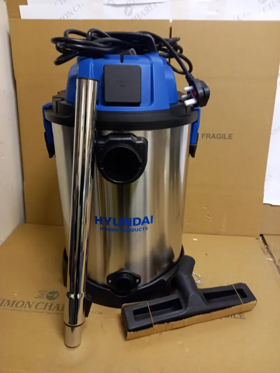 Lot 8111: HYUNDAI WET AND DRY VACUUM CLEANER 30L 1400W INDUSTRIAL ...