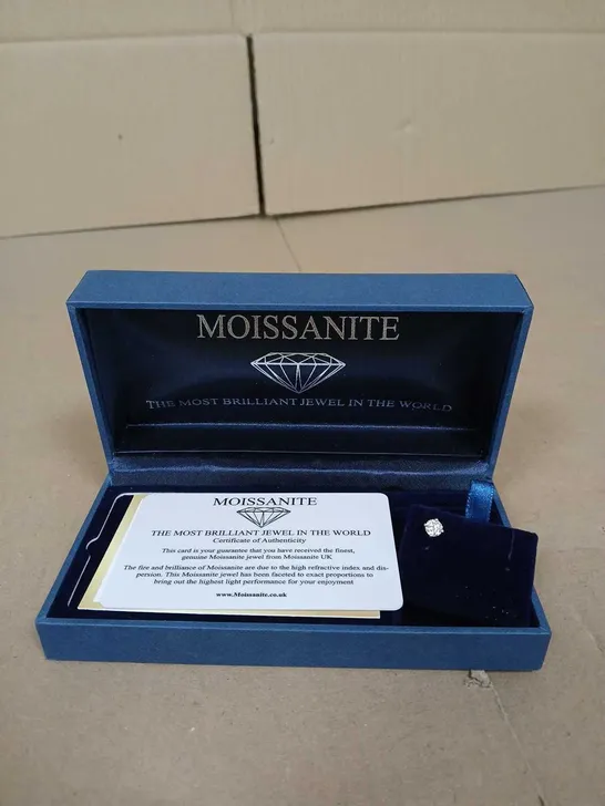 Lot 5622: BOXED MOISSANITE 9CT GOLD 50 POINT SOLITAIRE MENS EARRING ...
