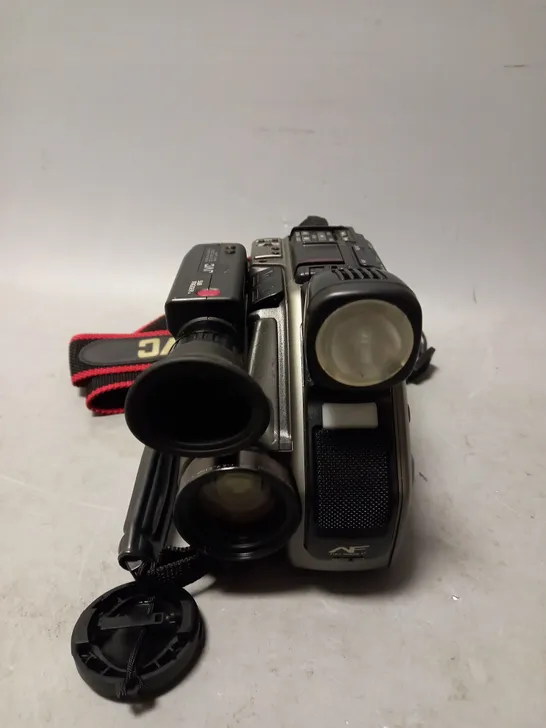 Lot 1000: JVC GR-AX10 COMPACT VIDEO MOVIE CAMCORDER - 4928368 | Simon ...