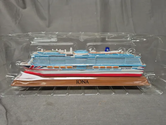 Lot 2105: IONA P&O IONA MODEL CRUISE SHIP - 5096755 | Simon Charles ...