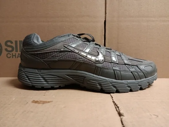 Lot 5340: PAIR OF NIKE TRAINERS IN GREY SIZE UK 11 - 5719211 | Simon ...