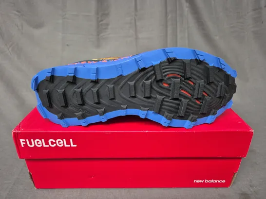 Lot 7021: BOXED NEW BALANCE FUELCELL SUMMIT UNKOWN V4 TRAINERS - UK 7 1 ...