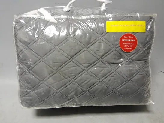 Lot 4544: PRIME LINENS BEDSPREAD SET IN GREY - SUPER KING - 5091074 ...