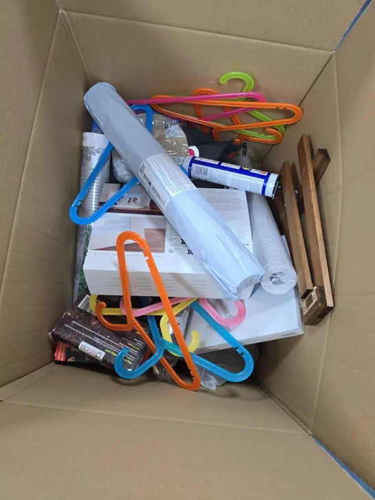 Lot 18: MIXED ASSORTED BOX OF RANDOM HOUSEHOLD ITEMS - 5370764 | Simon ...
