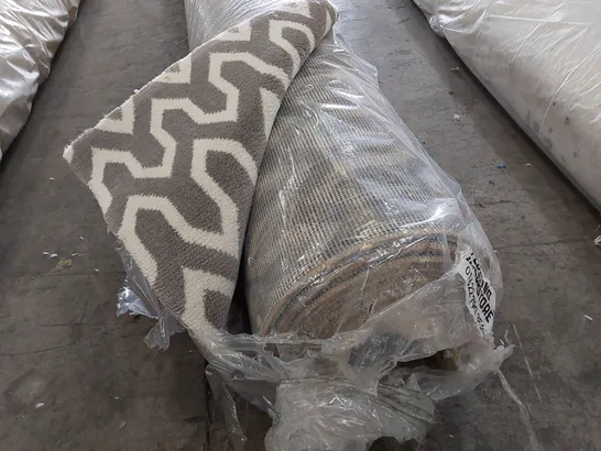 Lot 65: ROLL OF QUALITY COLUMBUS AZTEC IVORY CARPET // SIZE ...