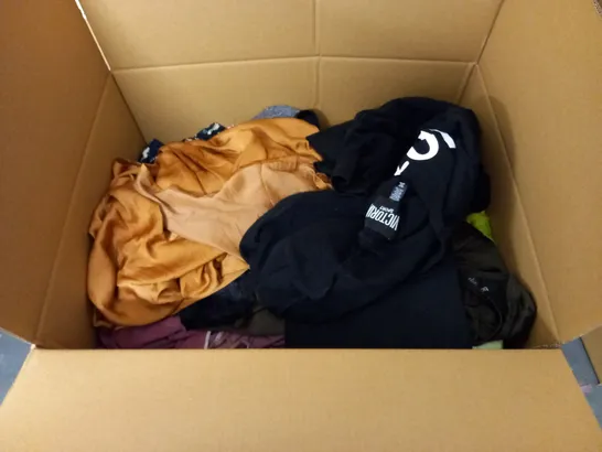 Lot 3297: LARGE QUANTITY OF ASSORTED CLOTHING ITEMS TO INCLUDE BOOHOO ...