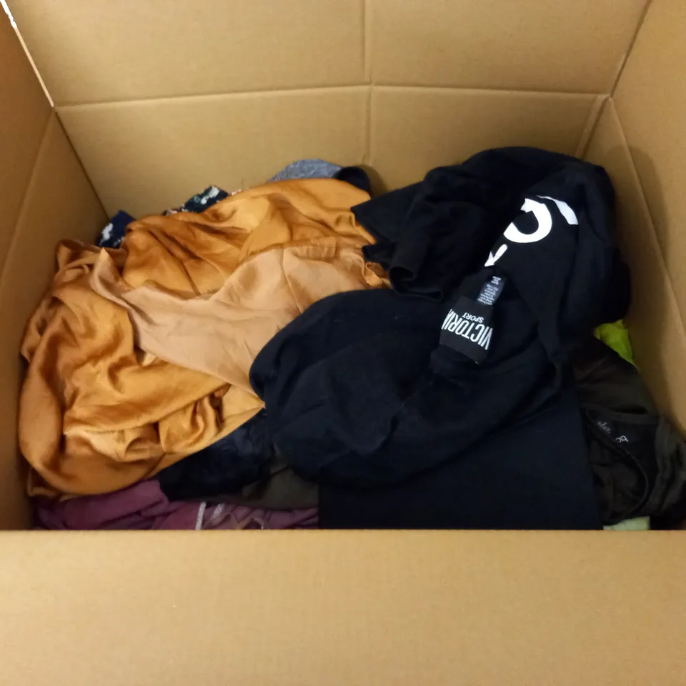 Lot 3297: LARGE QUANTITY OF ASSORTED CLOTHING ITEMS TO INCLUDE BOOHOO ...