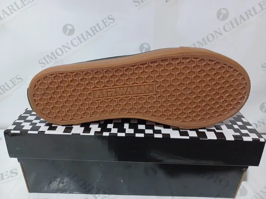 Lot 3037: BOXED AIRWALK ASHMORE TRAINERS - 7 - 4493839 | Simon Charles ...
