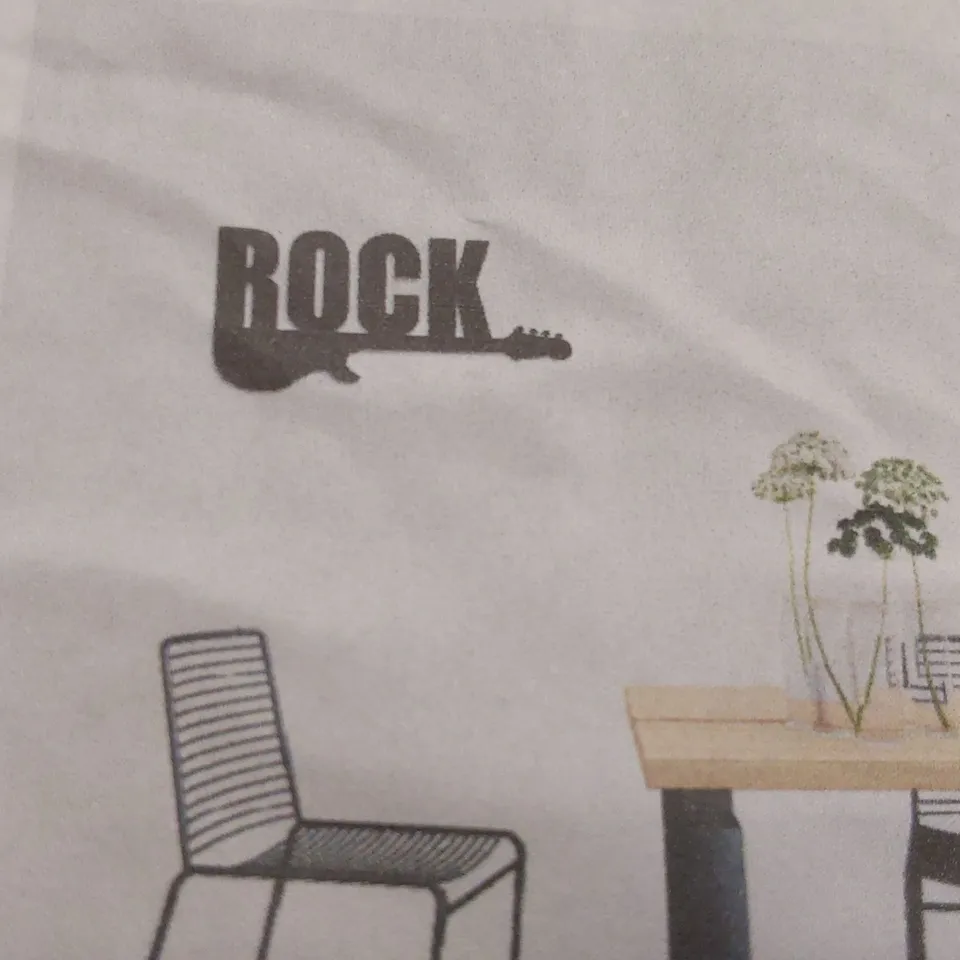 Lot 1005: LOT CONTAINING APPROXIMATELY 15 ASSORTED WALL DECOR ITEMS ...