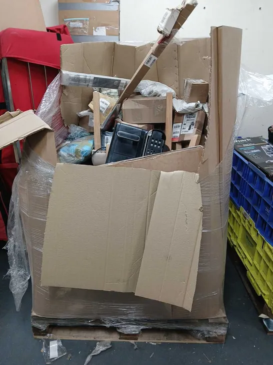 Lot 8612: PALLET OF ASSORTED DAMAGED HOUSEHOLD ITEMS TO INCLUDE UPHOLSTERED CHAIR, MONITOR AND ...