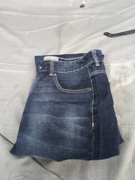 Lot 22: JOHN ROCHA DENIM JEANS – MEN'S, WAIST 36 - 5495019 | Simon ...