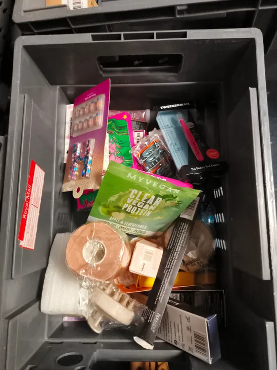 Lot 151: APPROXIMATELY 20 HEALTH AND BEAUTY PRODUCTS TO INCLUDE DOVE ...