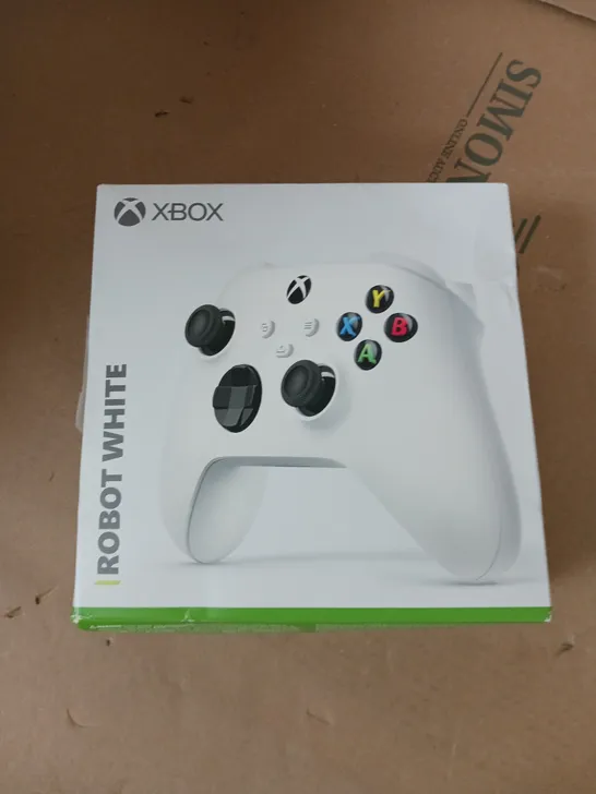 Lot 6799: XBOX WIRELESS CONTROLLER – ROBOT WHITE FOR XBOX SERIES X|S ...
