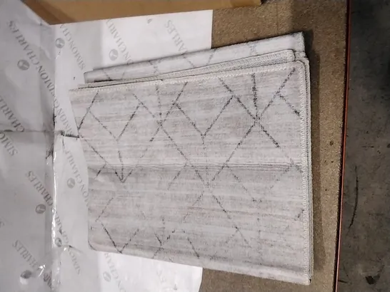Lot 621: BOXED BLATT MACHINE WOMEN / POWER LOOMED LIGHT GREY RUG - 3 x ...