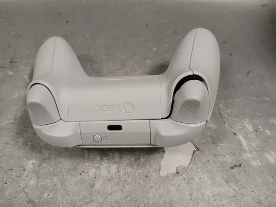 Lot 3340: BOXED XBOX WIRELESS CONTROLLER - 4982151 | Simon Charles ...