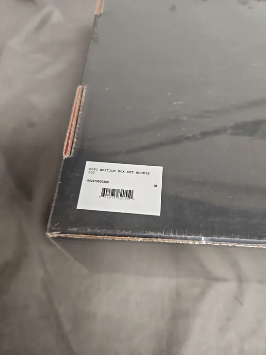 Lot 7858: SEALED AND BOXED THE WEEKEND HURRY UP TOMMOROW 00XO EDITION ...