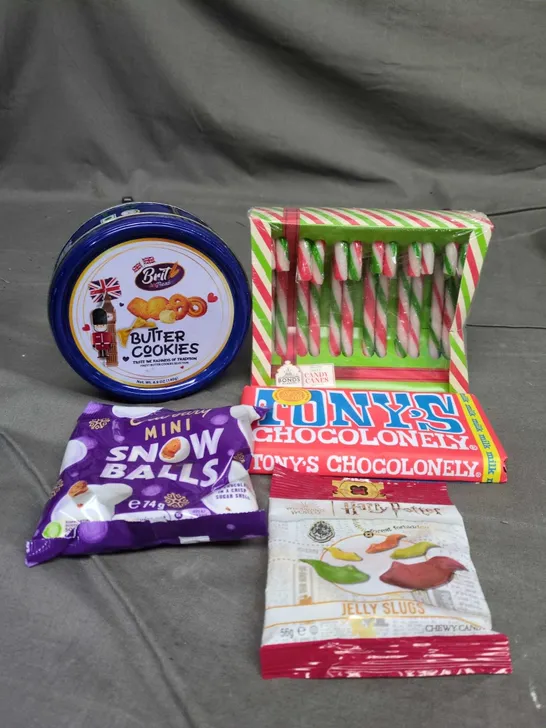 Lot 530: TOTE OF APPROXIMATELY 15 SWEETS AND CHOCOLATES ITEMS TO ...