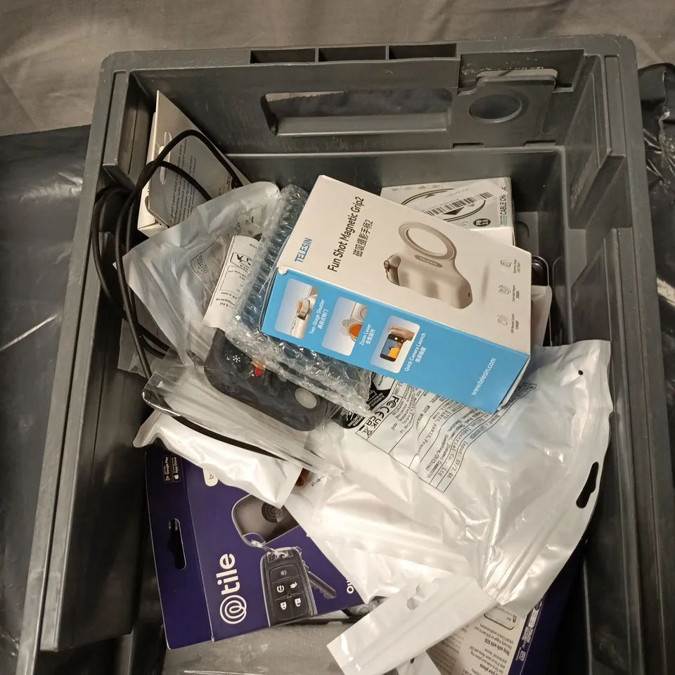 Lot 74: BOX OF APPROXIMATELY 20 ASSORTED TECH ITEMS TO INCLUDE: TILE BY ...
