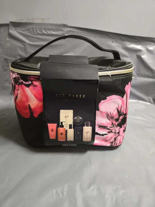 Lot 1072: TED BAKER BATH AND BODY COLLECTION WITH WASH BAG - 5111711 ...