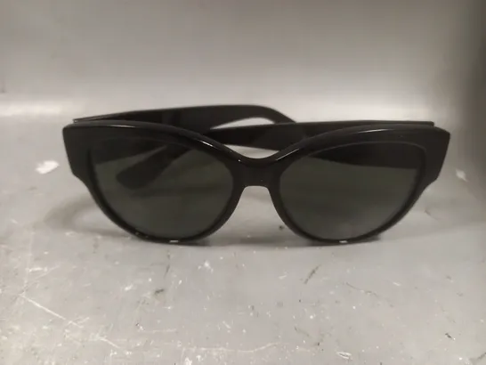 Lot 155: YVES SAINT LAURENT SL M3 002 SUNGLASSES - 4968179 | Simon ...
