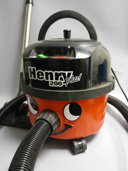 Lot 4601: UNBOXED HENRY 200 PLUS VACUUM CLEANER - 4622732 | Simon ...