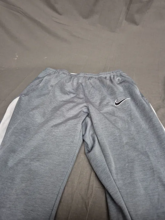 Lot 7291: NIKE DRI FIT LIGHT GREY TRACKSUIT PANTS - LARGE - 4986214 ...