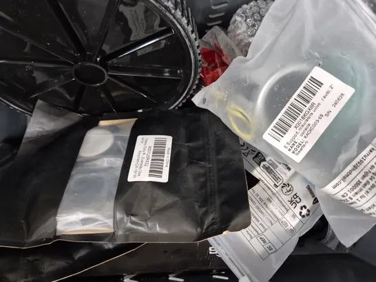 Lot 4628: APPROXIMATELY 8 ASSORTED VEHICLE PARTS AND ACCESSORIES TO ...