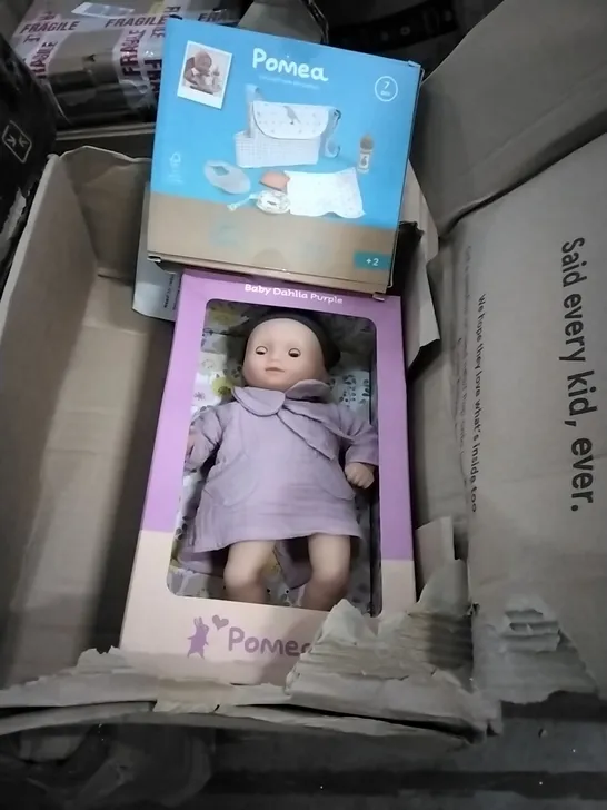 Lot 3147: BOXED POMEA BABY DAHLIA AND POMEA SNACK TIME COLLECTION SET ...