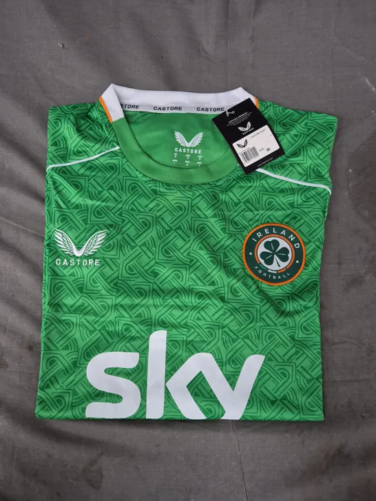 Lot 9313: CASTORE IRELAND FOOTBALL TOP IN GREEN SIZE MEDIUM - 4962489 ...