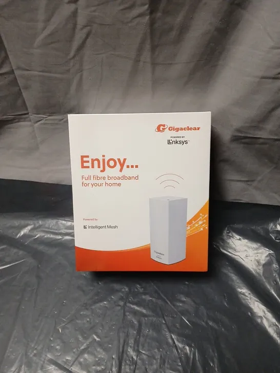 Lot 367: GIGACLEAR FULL FIBRE ROUTER (POWERED BY LINKSYS) – BOXED ...