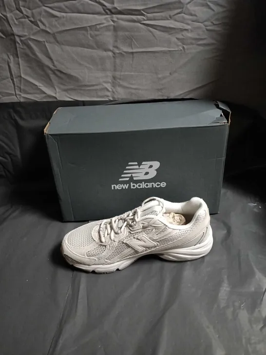 Lot 1415: NEW BALANCE TRAINERS – GREY/WHITE RUNNING SHOES - BOXED ...