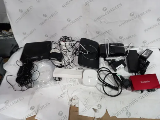 Lot 1378: JOBLOT OF ASSORED CHARGERS, PLUGS AND CONNECTIVE PARTS TO INCLUDE EERO 6,BT HUB, AND ...