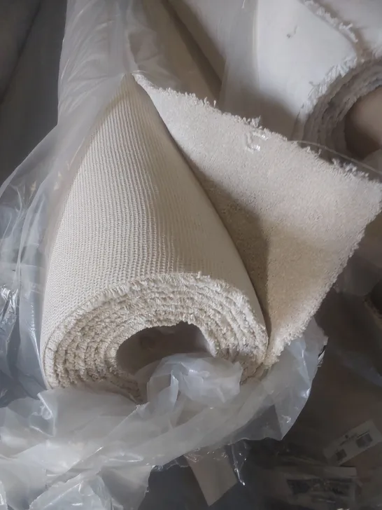 Lot 85: ROLL OF QUALITY CLASSIC CHARM AB ITALIAN ICE CARPET // SIZE ...
