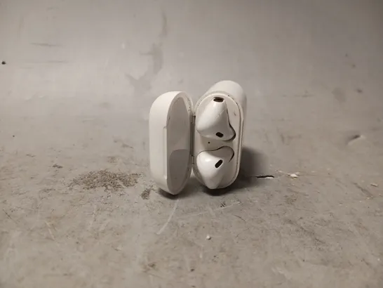 Lot 2743: APPLE AIRPOD WITH CHARGING CASE - A1602 - 5118628 | Simon ...