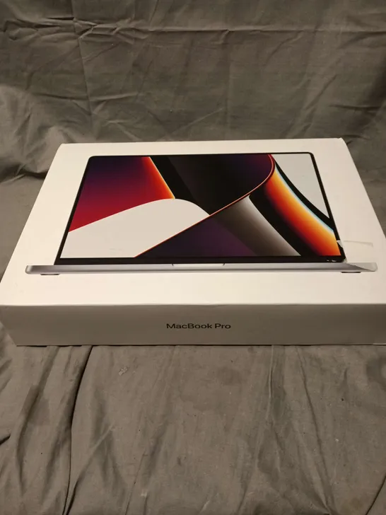 Lot 8424: APPLE MACBOOK PRO 16 INCH 1TB M3 MAX SILVER IN BOX - 5529223 ...