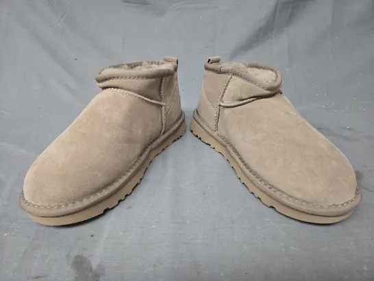Lot 4267: PAIR OF UGG WOMEN'S CLASSIC ULTRA MINI SHOES IN TAUPE UK SIZE ...