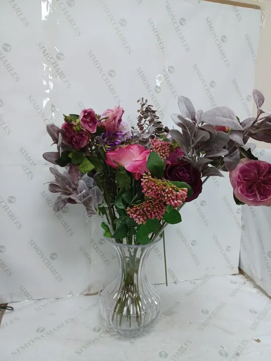 Lot 3377: BOXED DECORATIVE FLOWER SET - 4674951 | Simon Charles Auctioneers