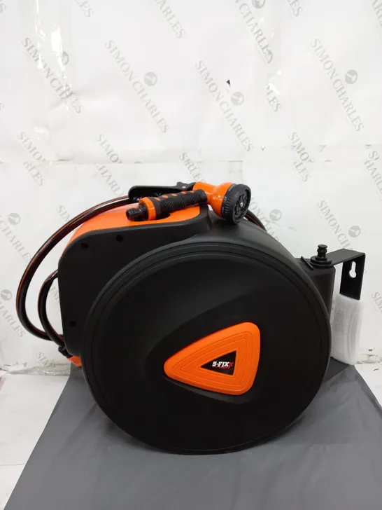 Lot 7497: SFIXX AUTO REWIND & SLOW RETURN 30M HOSE REEL WITH 9 PATTERN ...
