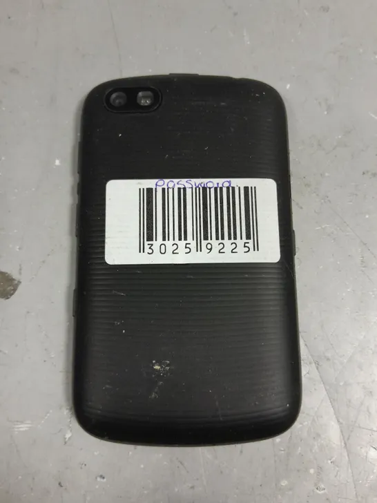 Lot 3067: BLACKBERRY 9720 MOBILE PHONE - 4872180 | Simon Charles ...