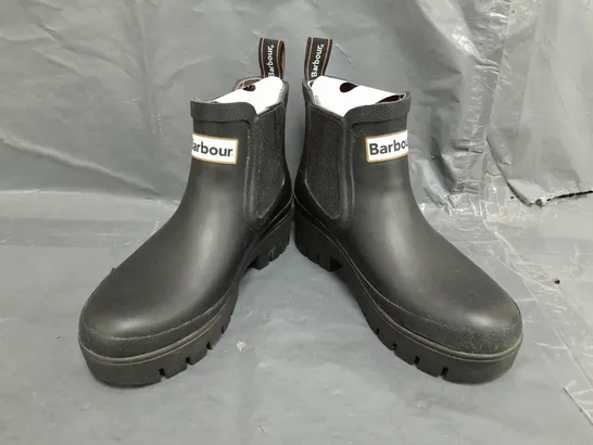 Lot 8676: BOXED PAIR OF BARBOUR HALTON CHELSEA WELLINGTON BOOTS IN ...