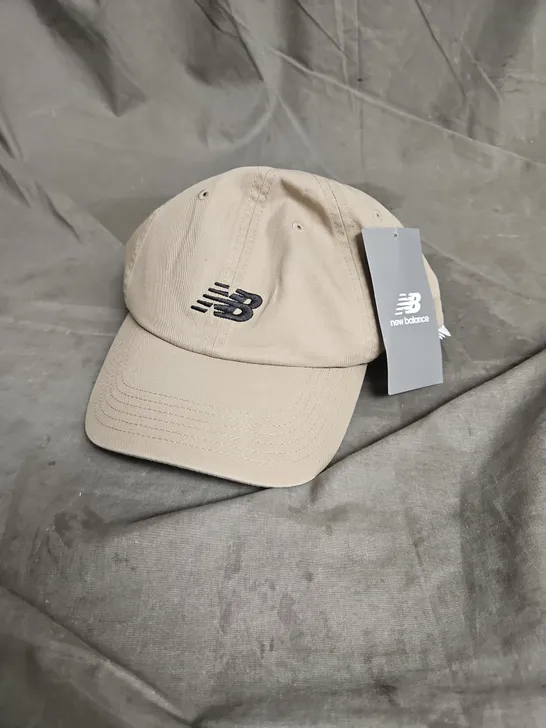 Lot 2129: NEW BALANCE 6 PANEL CURVED BRIM SNAPBACK IN DARK BEIGE ...