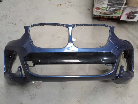 Lot 736: BLUE FRONT BUMPER COVER WITH CENTRAL GRILLE OPENING – VEHICLE ...