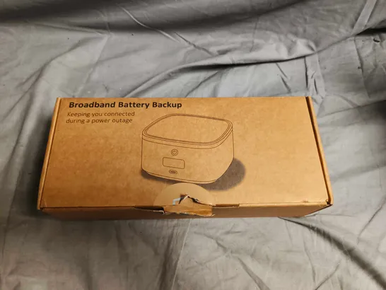 Lot 2046: BROADBAND BATTERY BACKUP FOR ROUTER – WHITE CUBE UPS WITH UK ...