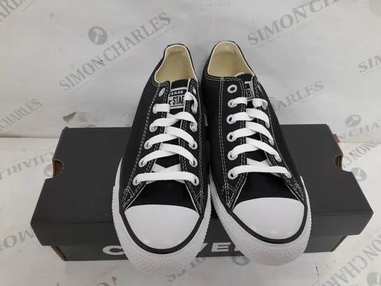 Lot 8319: BOXED PAIR OF CONVERSE ALL STAR LOWS IN BLACK/WHITE - MENS 6 ...
