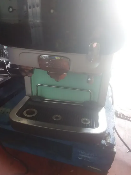 Lot 3063: DOUWE EGBERTS COFFEE MACHINE - 4350408 | Simon Charles ...