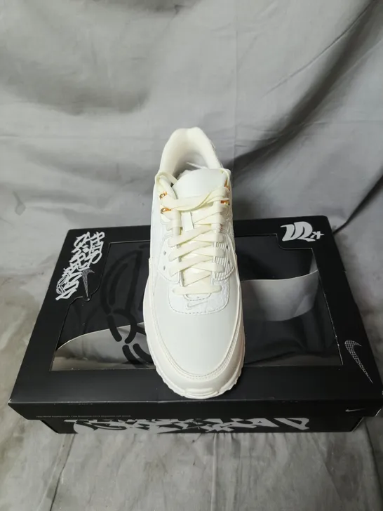 Lot 9458: NIKE AIR WHITE SNEAKERS ON ORIGINAL BOX – LOW-CUT, GOLD ...