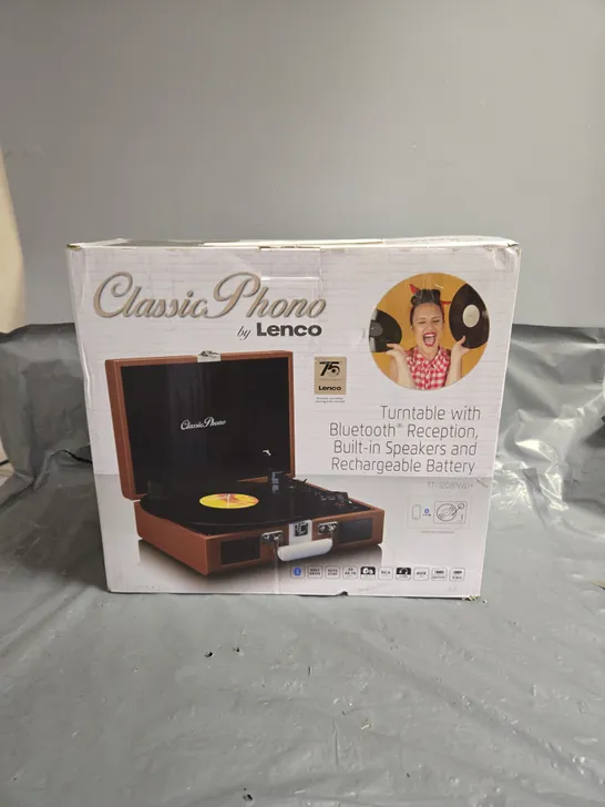 Lot 7652: LENCO CLASSIC PHONO TURNTABLE WITH BLUETOOTH RECEPTION, BUILT ...
