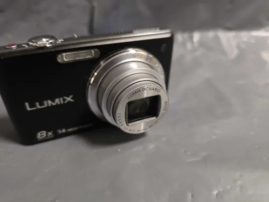 Lot 3506: PANASONIC LUMIX 14MP DIGITAL CAMERA IN CARRY CASE - DMC-FS30 ...